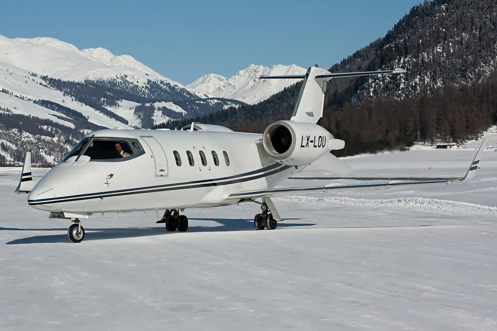 Learjet 60 | Powerful Performance Mid-Size Jet | Fliteline