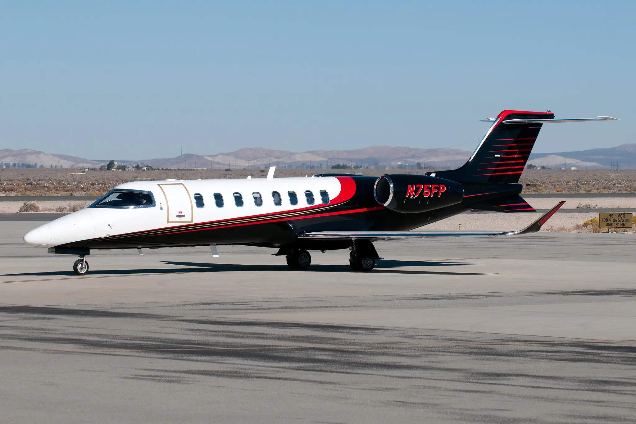Learjet 75 | Premier Light Jet for Business Travel | Fliteline