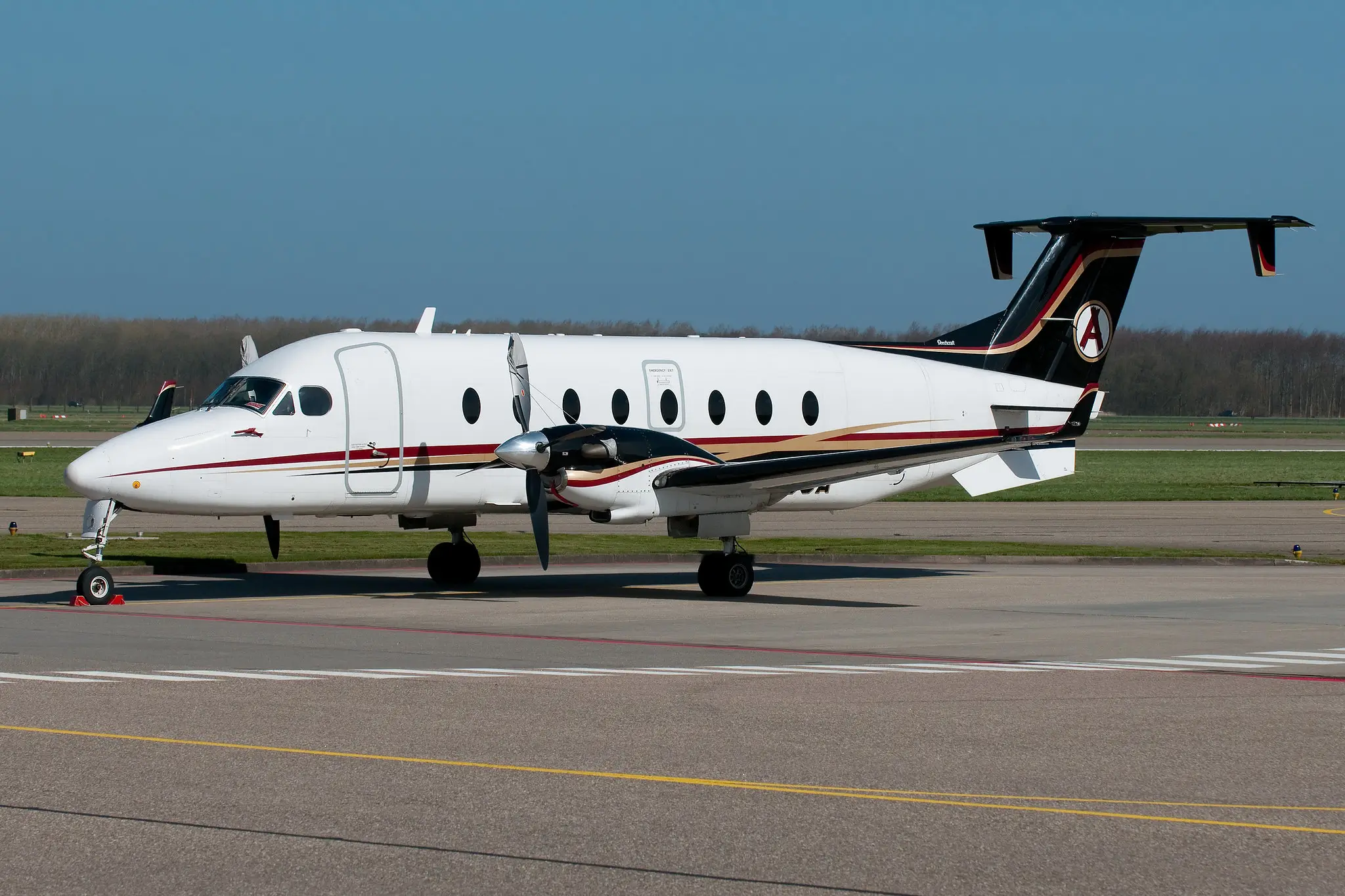 Beech 1900 | Ideal for Small Group and Cargo Flights | Fliteline