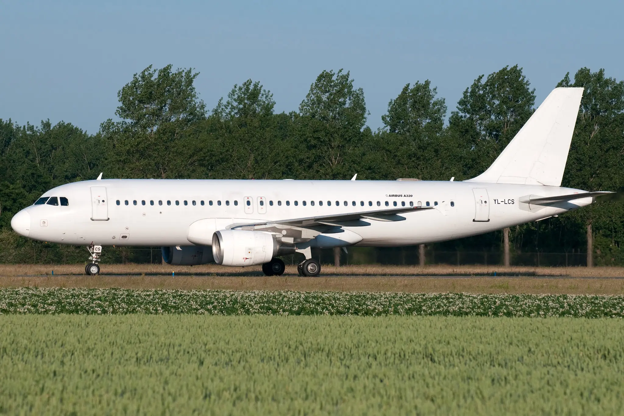 Airbus A320 | Popular Choice for Mid-Range Flights | Fliteline