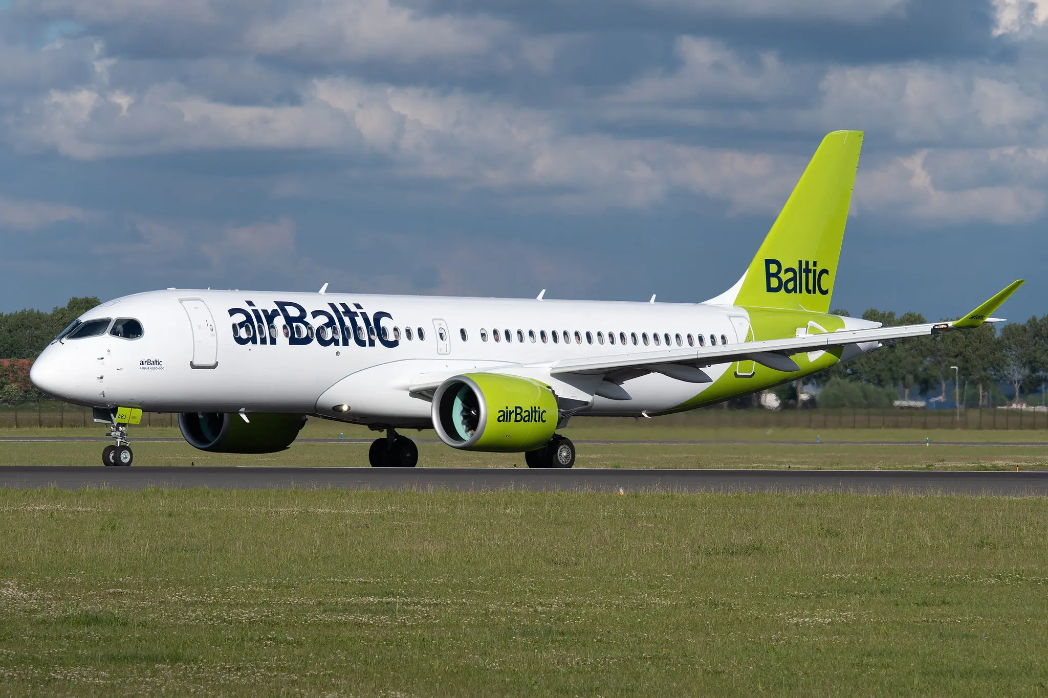 Airbus A220-300 | Advanced Comfort in Short-Haul Travel | Fliteline