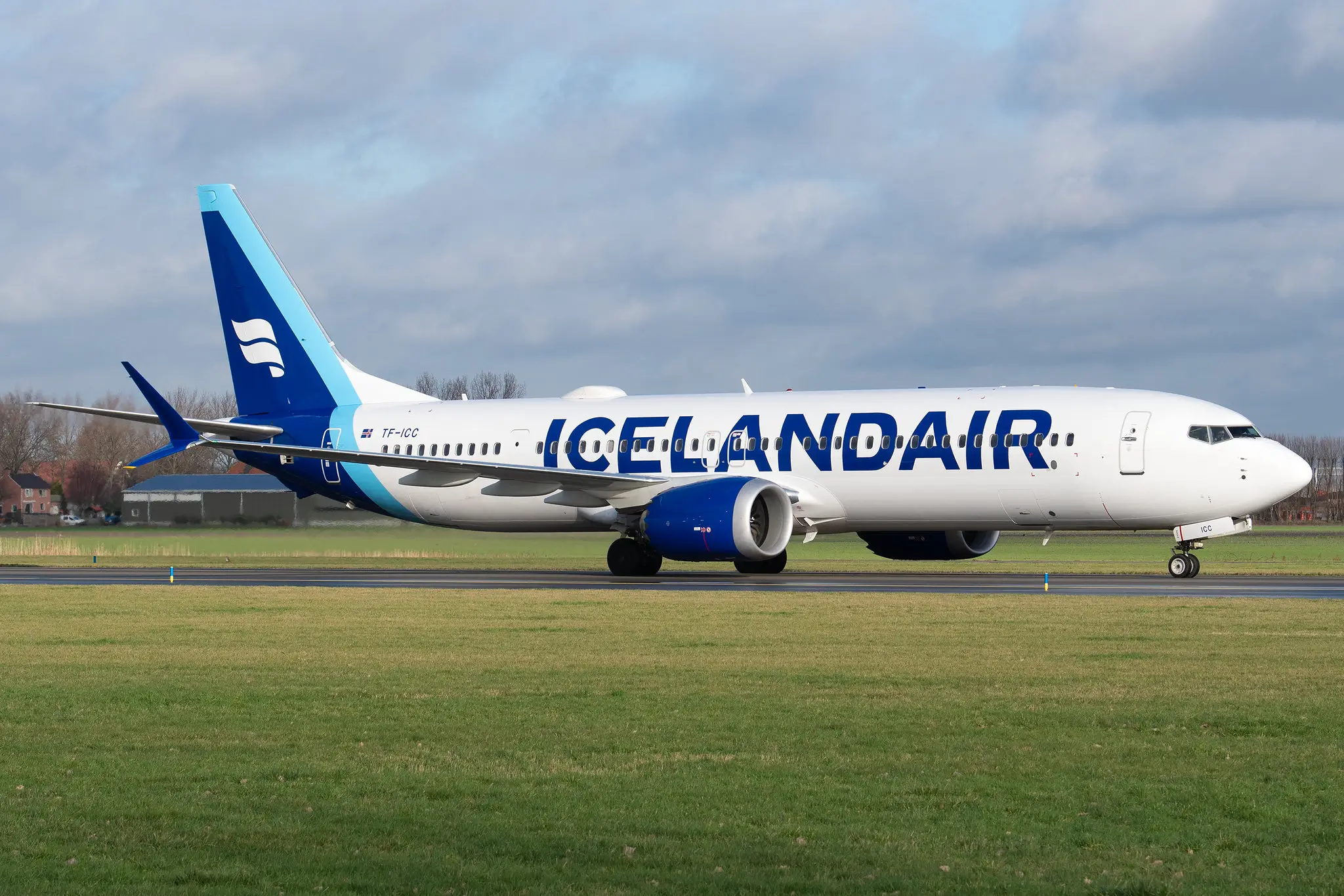 Boeing 737 MAX 9 | Modern Design Meets Efficiency | Fliteline