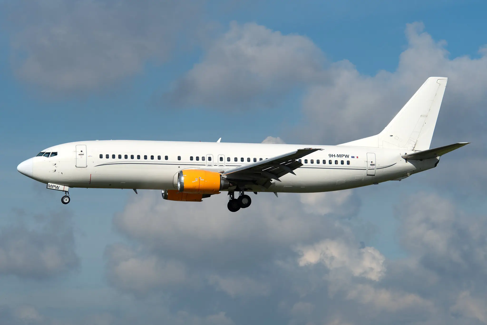 Boeing 737-400 | Ideal for Group Charter and Business Trips | Fliteline