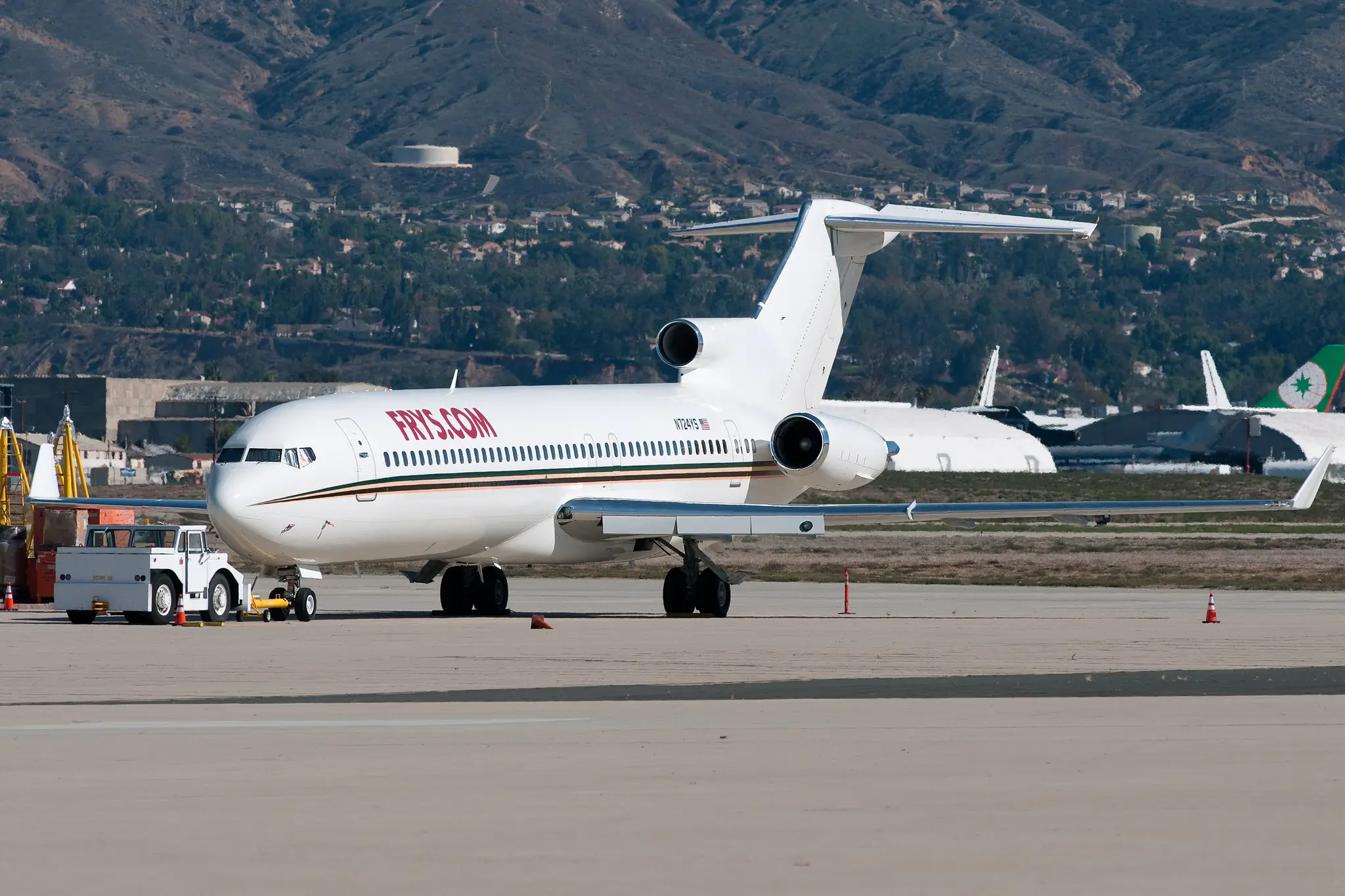 Boeing 727-200 | Spacious and Durable Passenger Jet | Fliteline