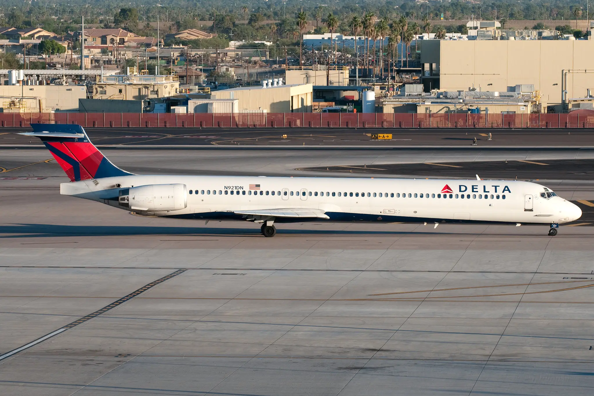 McDonnell Douglas MD-90 | Reliable Passenger Jet for Various Needs ...