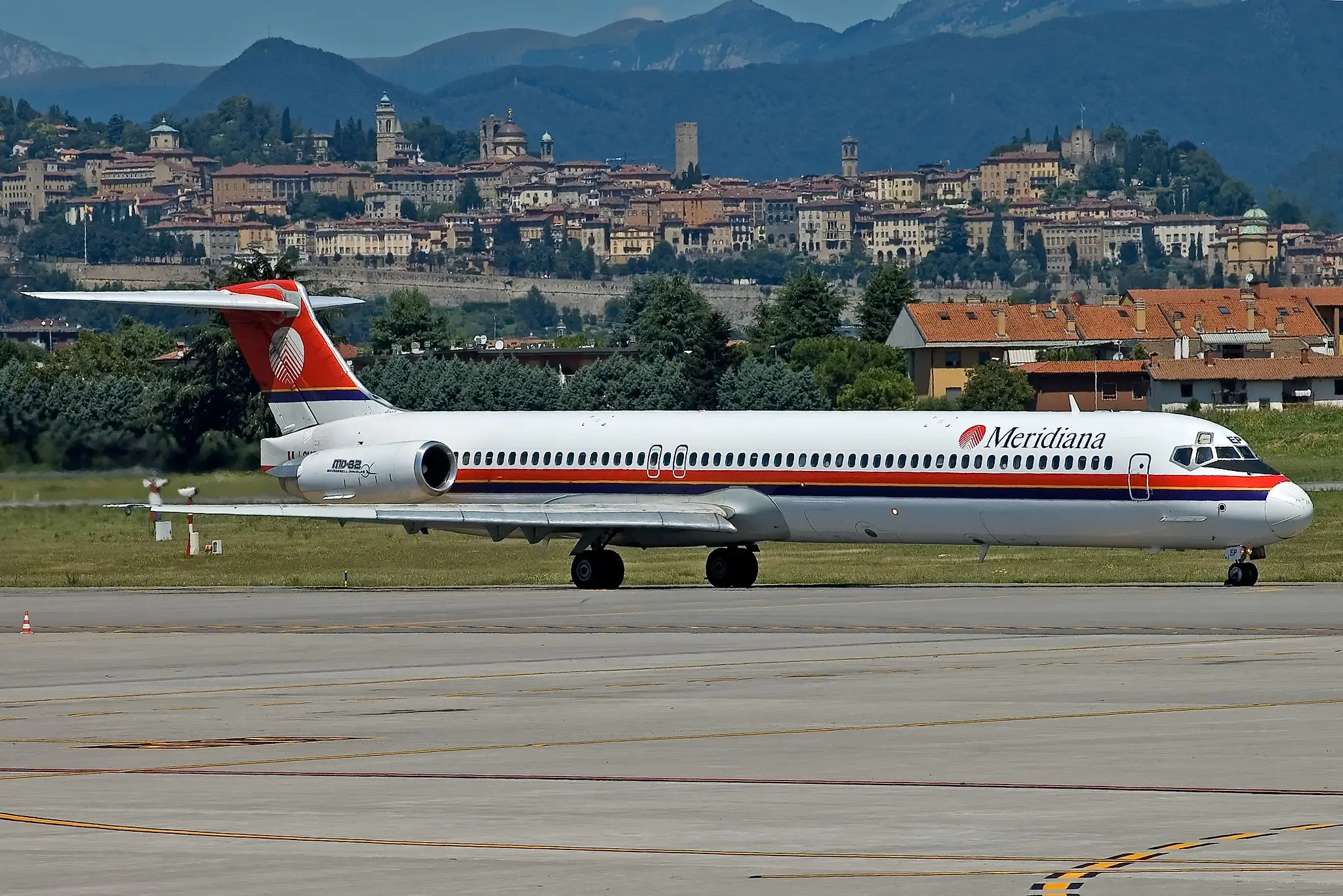 McDonnell Douglas MD-82 | Efficient Mid-Size Charter Jet | Fliteline