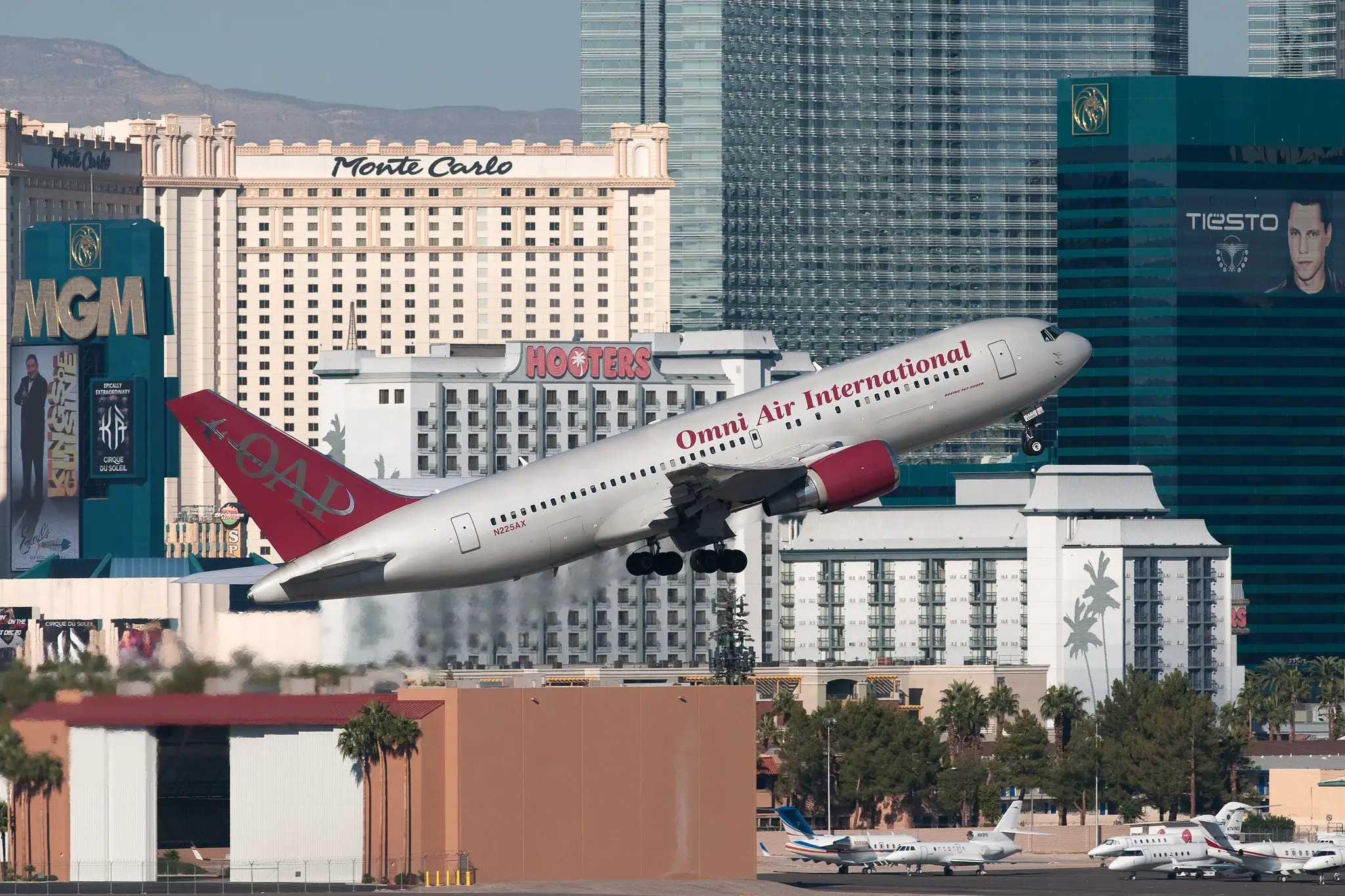 Boeing 767-200 | Reliable Mid-Size Passenger Jet | Fliteline