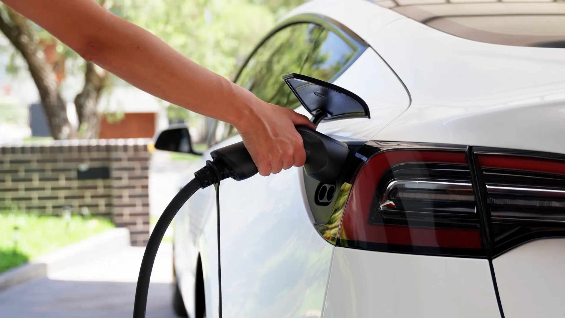 Electric vehicle charging | Intellihub