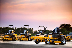 Hustler Dash® XD | Residential Zero-Turn Mower