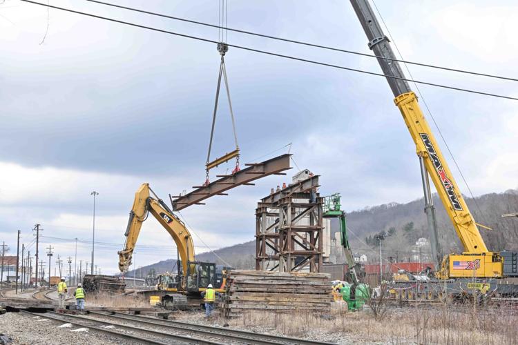 Steel beams being placed for new Grant Street Bridge | Brayman Construction