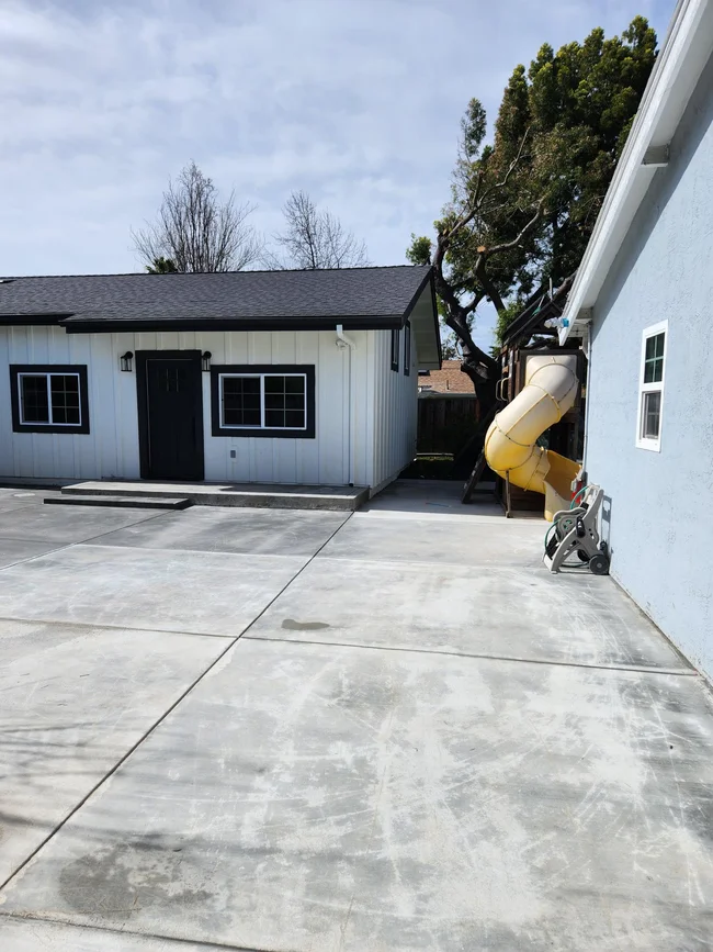 Contemporary Fremont DADU | Vargas Construction - ADU Services