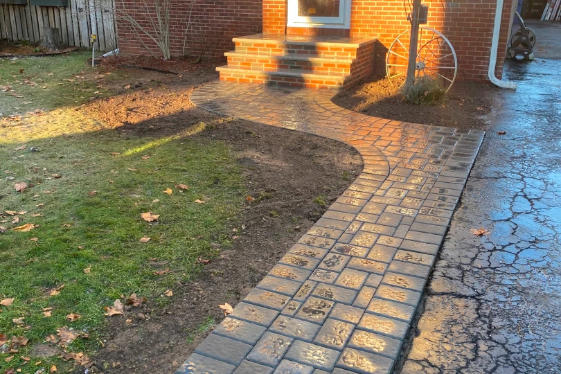 Custom Sidewalks & Walkways | Enhance Your Home's Outdoor Spaces