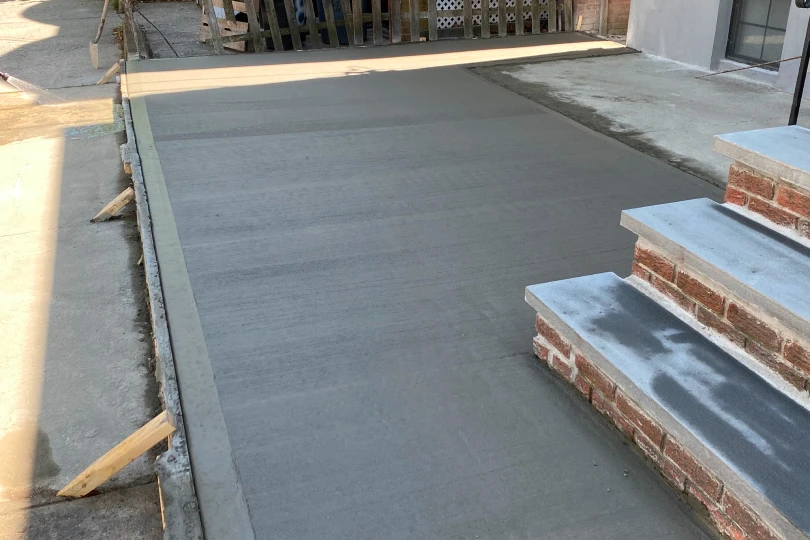 Custom Sidewalks & Walkways | Enhance Your Home's Outdoor Spaces