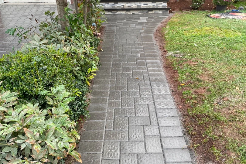 Custom Sidewalks & Walkways | Enhance Your Home's Outdoor Spaces