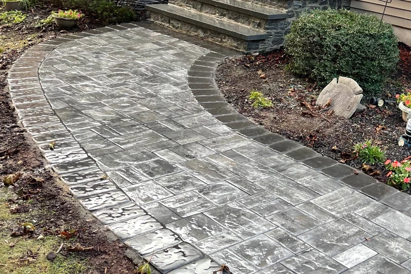 Custom Sidewalks & Walkways | Enhance Your Home's Outdoor Spaces