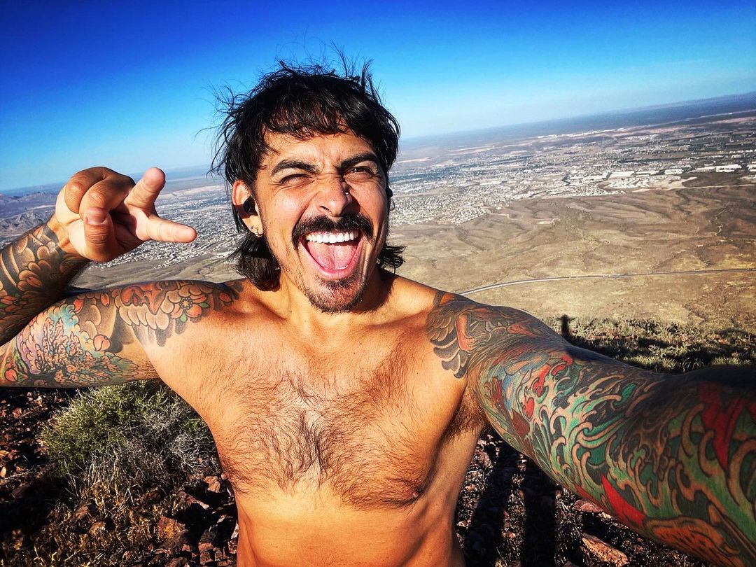 Robbie Daymond - About