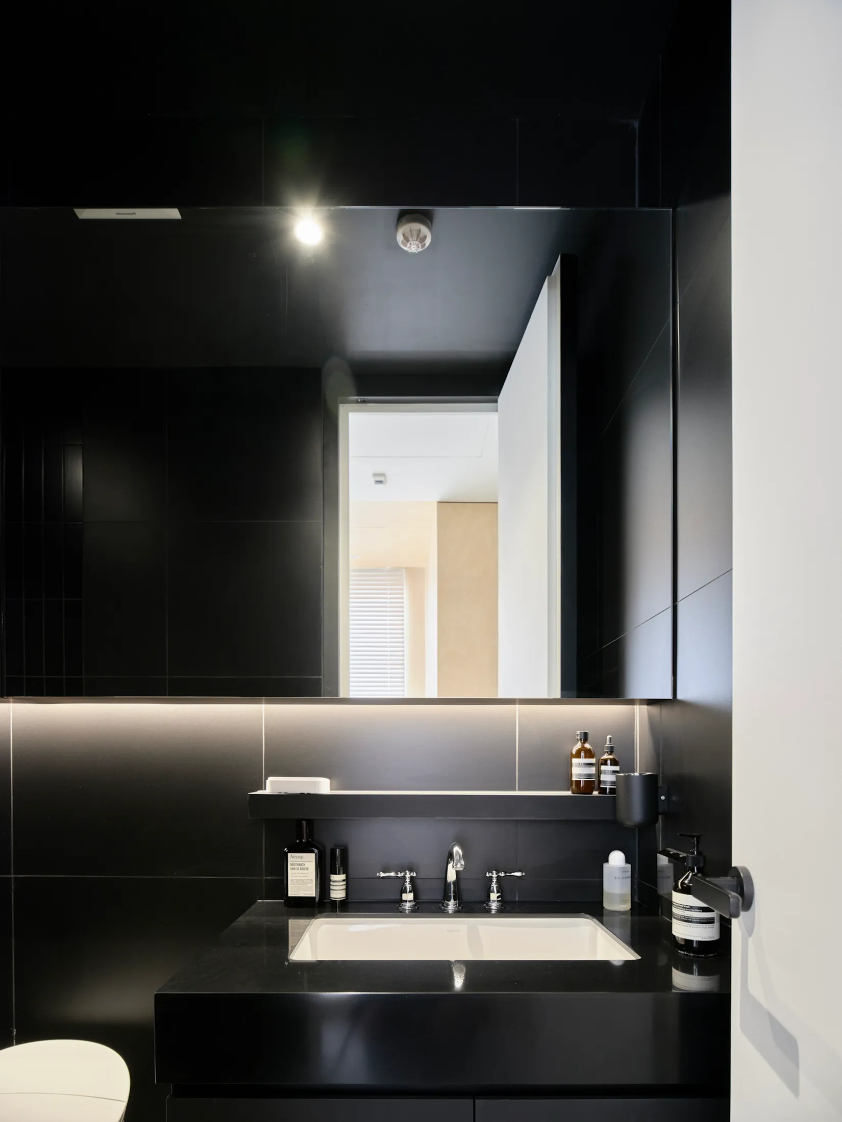 Room Langsuan, Bangkok | Never Too Small