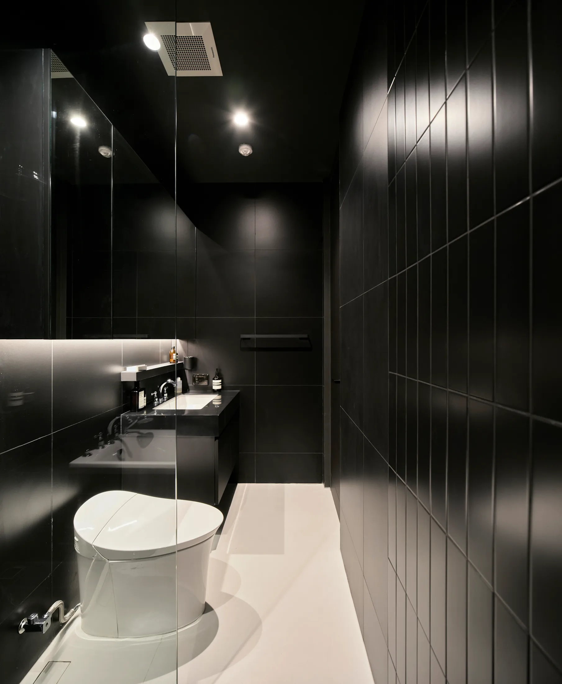 Room Langsuan, Bangkok | Never Too Small