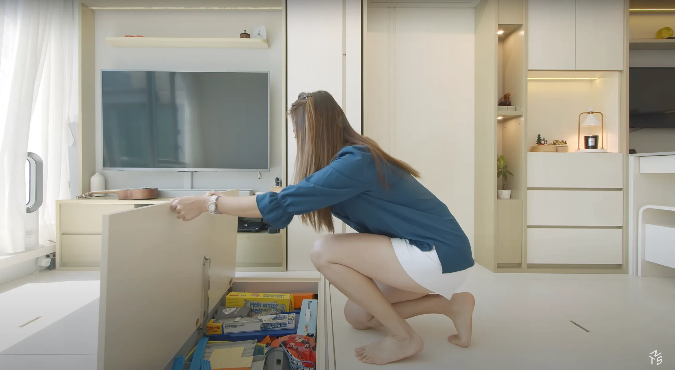 Clever Compartments: Floor Storage | Never Too Small