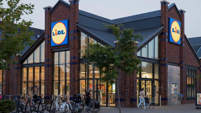 Aldi, Lidl continue gaining visitors, but different ones - Article ...