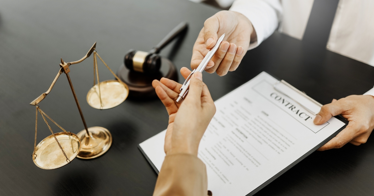 What Is Employment Law? Benefits, Rights, Examples - HiPeople