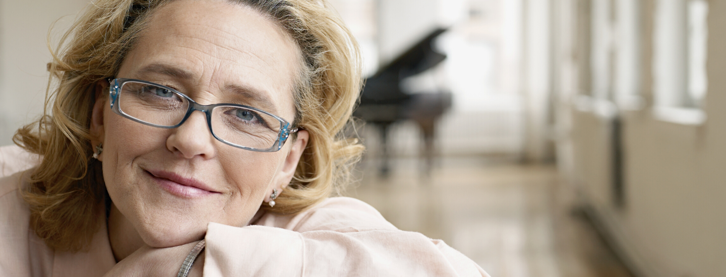 Age-related macular degeneration and menopause