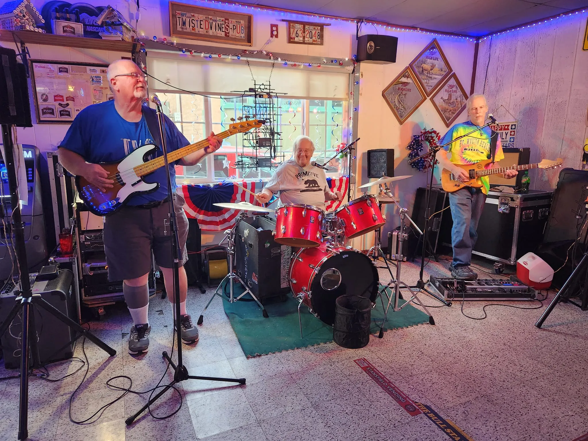 Family-Run Restaurant & Pub | Twisted Vines Pub & Eatery