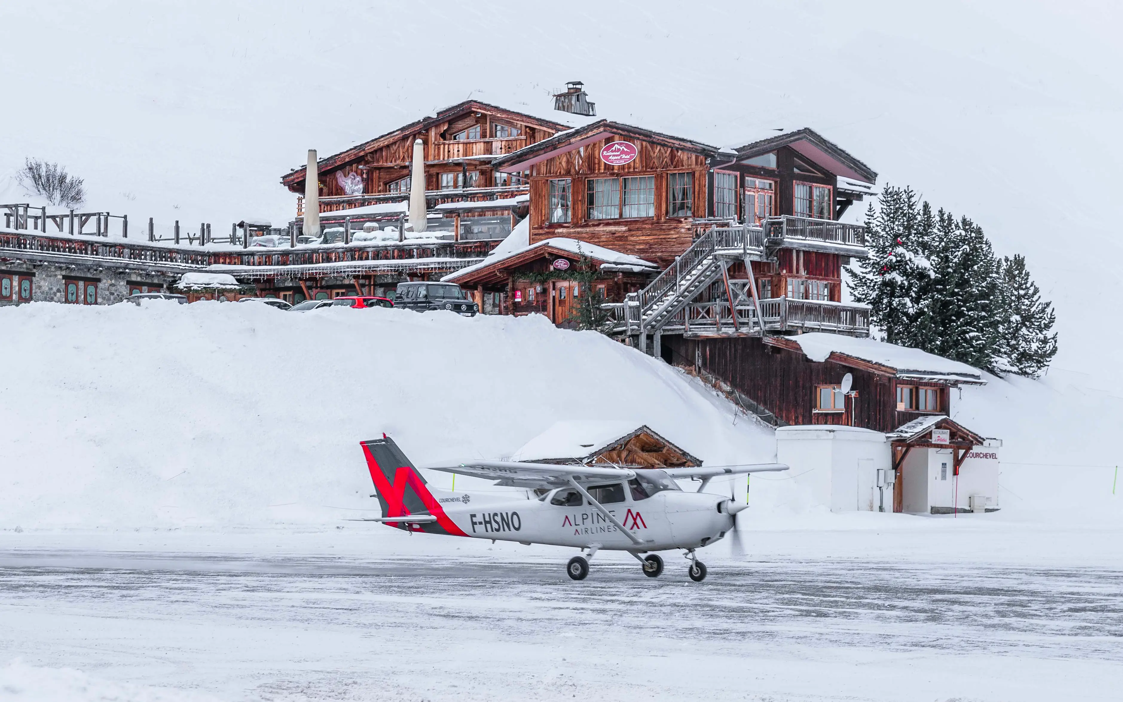 Alpine Airlines Couchevel