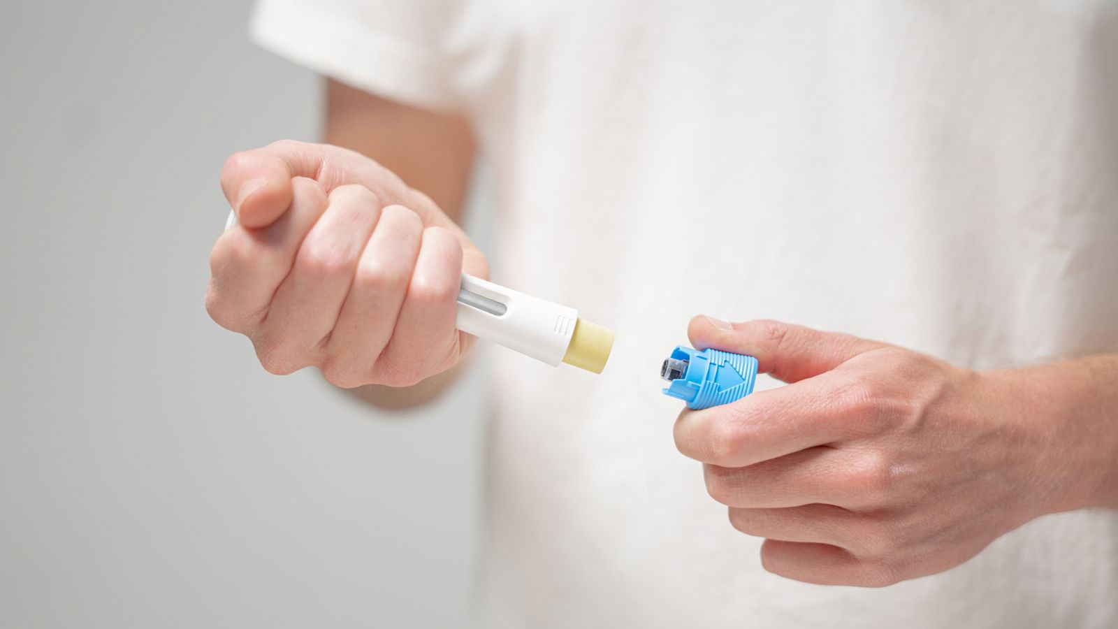 Auto-injector for Sanofi — FLUID Design