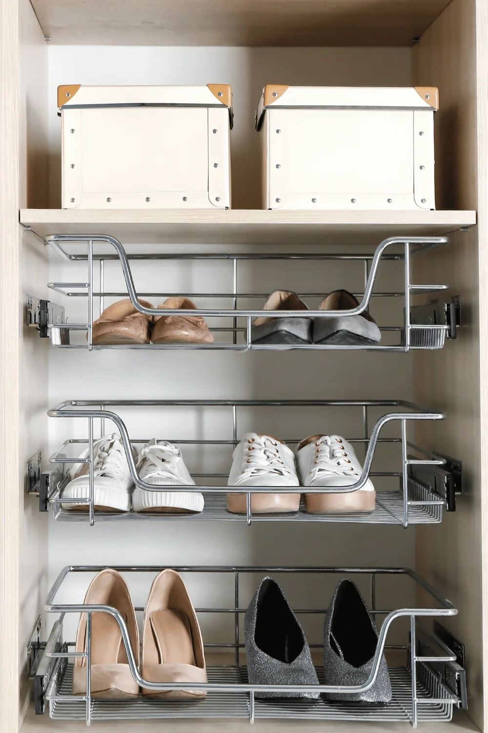 Vertical Storage Ideas For a Tidier Closet