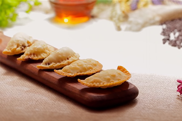 Sweet Gujiya Recipe: Crispy Homemade Treat