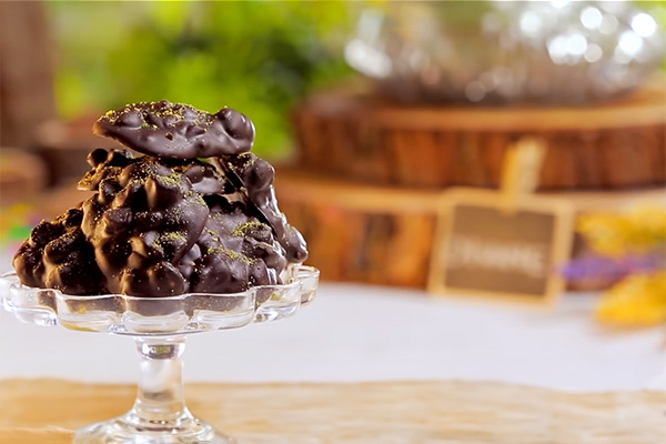 Create Chocolate Rocks: Easy Recipe for Small Chocolate Treats