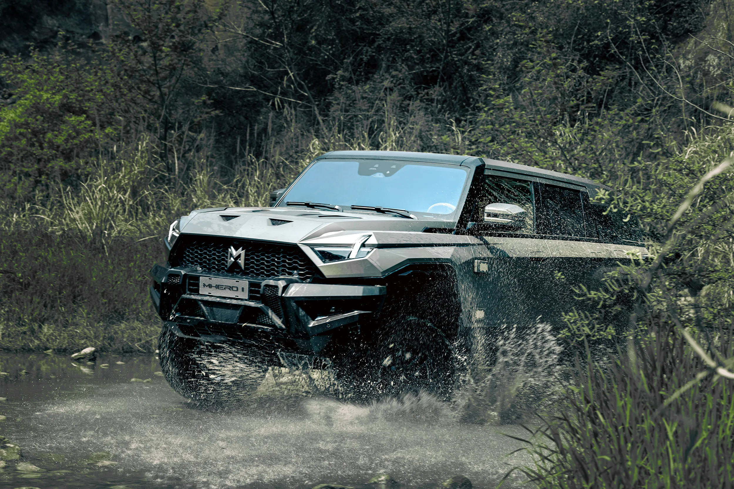 MHERO | NEVER BACK DOWN | Premium SUV Switzerland