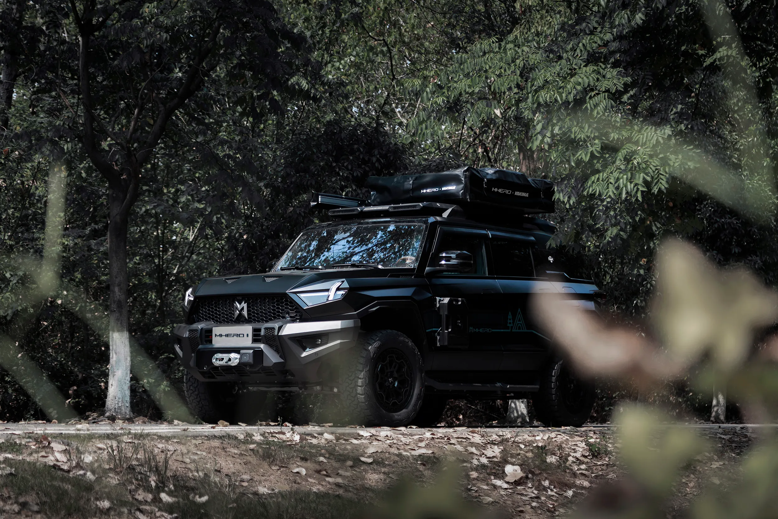 MHERO | NEVER BACK DOWN | Premium SUV Switzerland