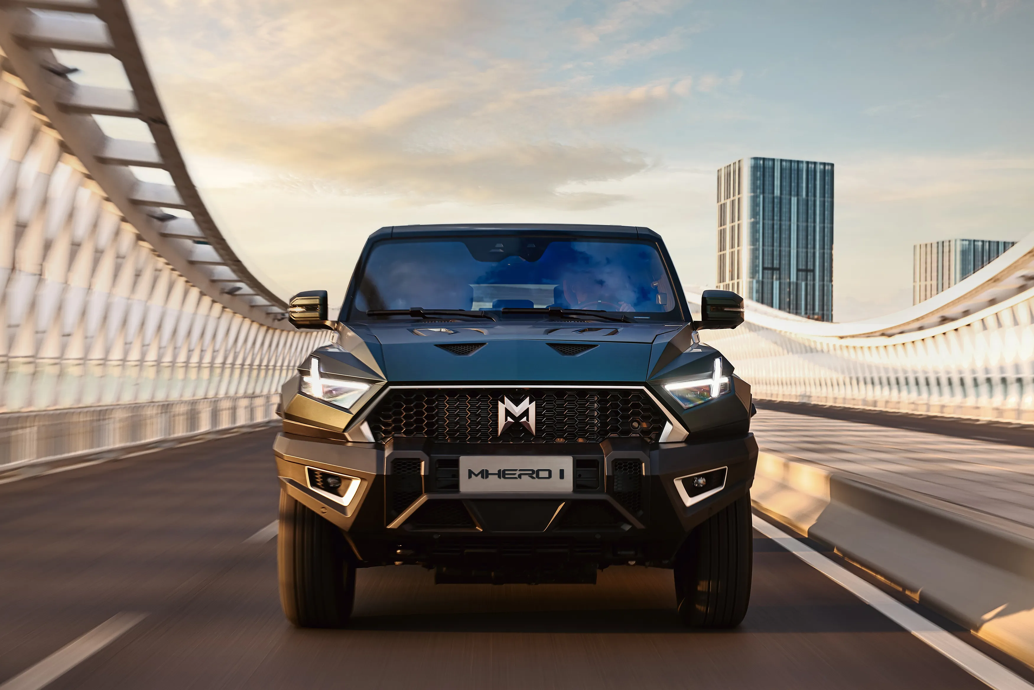 MHERO | NEVER BACK DOWN | Premium SUV Switzerland