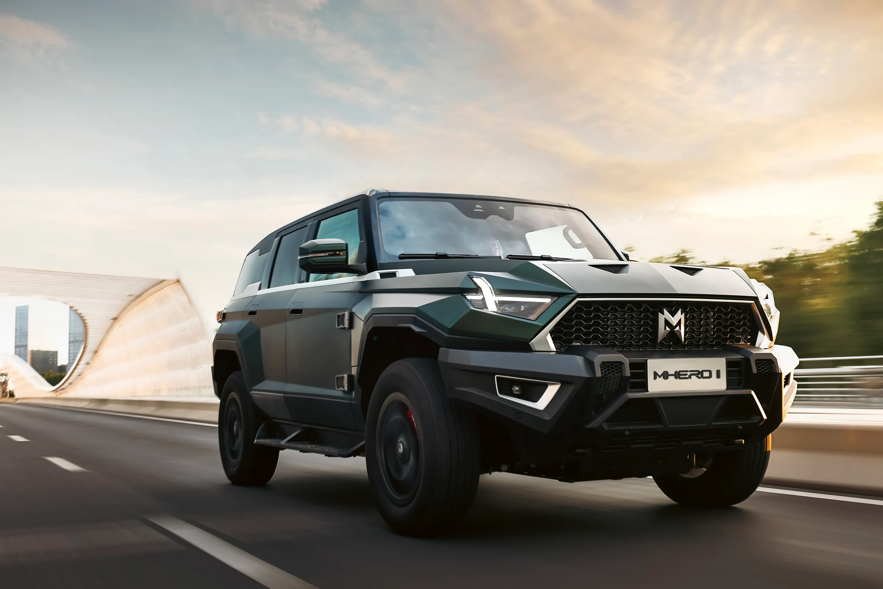 MHERO | NEVER BACK DOWN | Premium SUV Switzerland