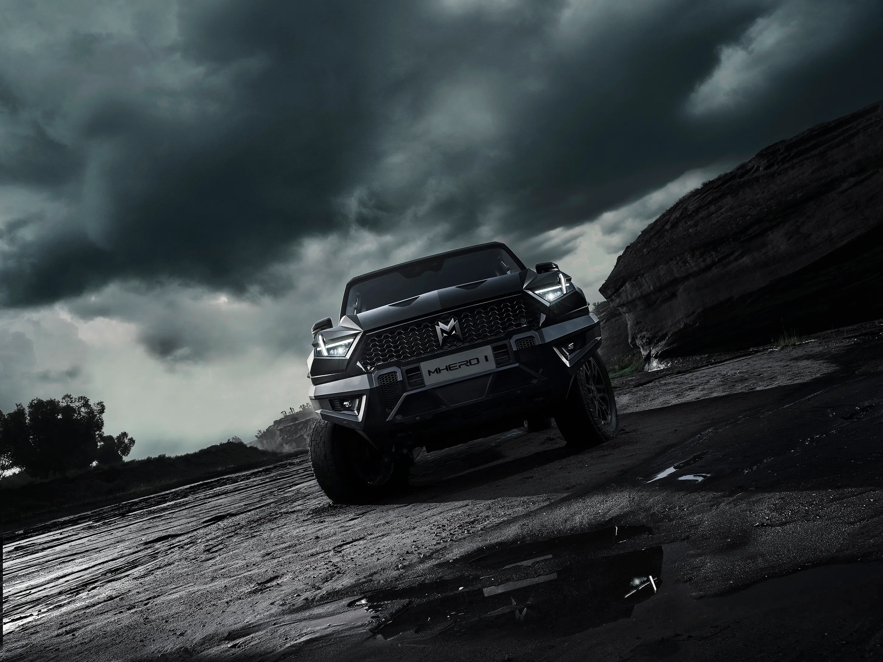 MHERO | NEVER BACK DOWN | Premium SUV Switzerland