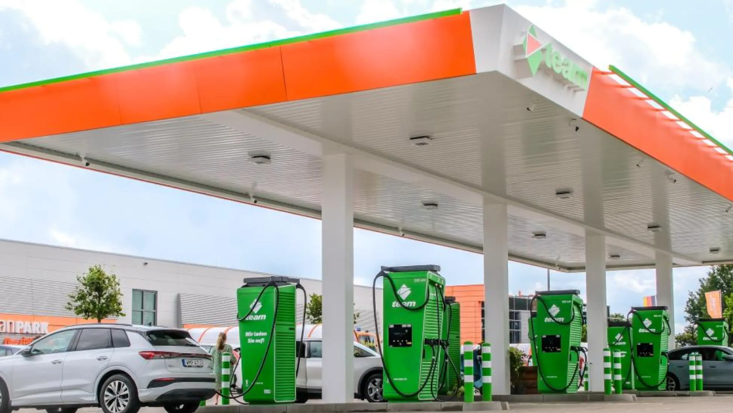 Managing the largest charging park in northern Germany | Team energie ...