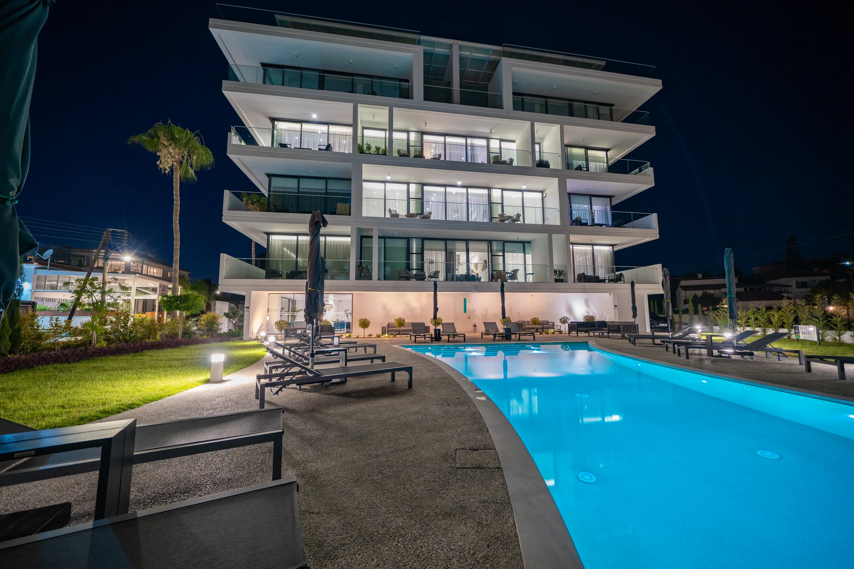 The Neighborhood - The Palmiers