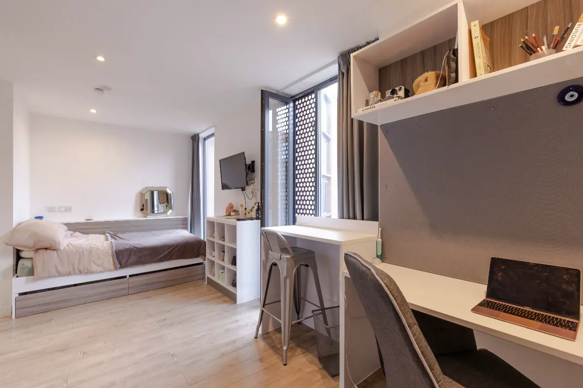 Leicester - Silver Studio