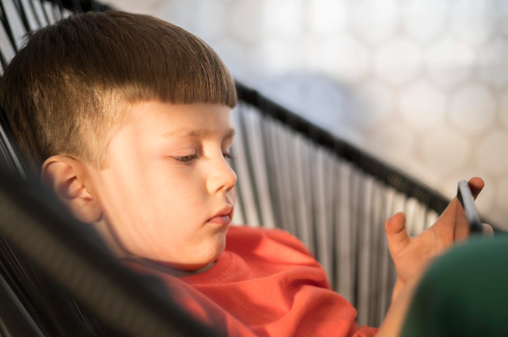 The Connection Between Screen Time and Autism | Rising Above ABA