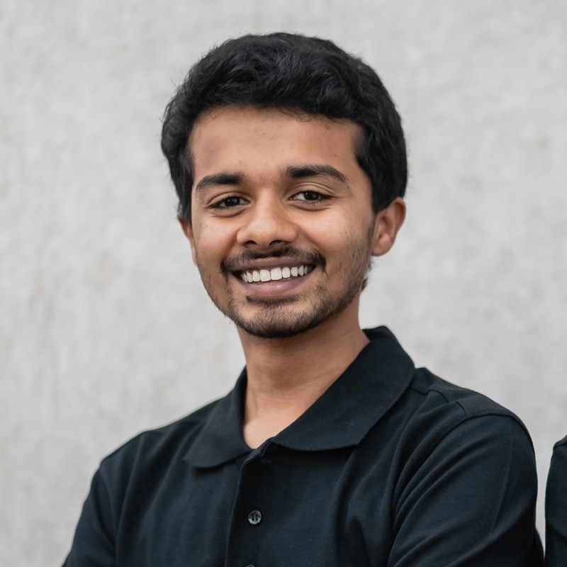 Clueso's Customers and Clientele