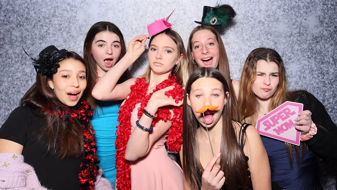 Top Rated Social Booth Services in Los Angeles | Aura Booth, Inc. Photo ...