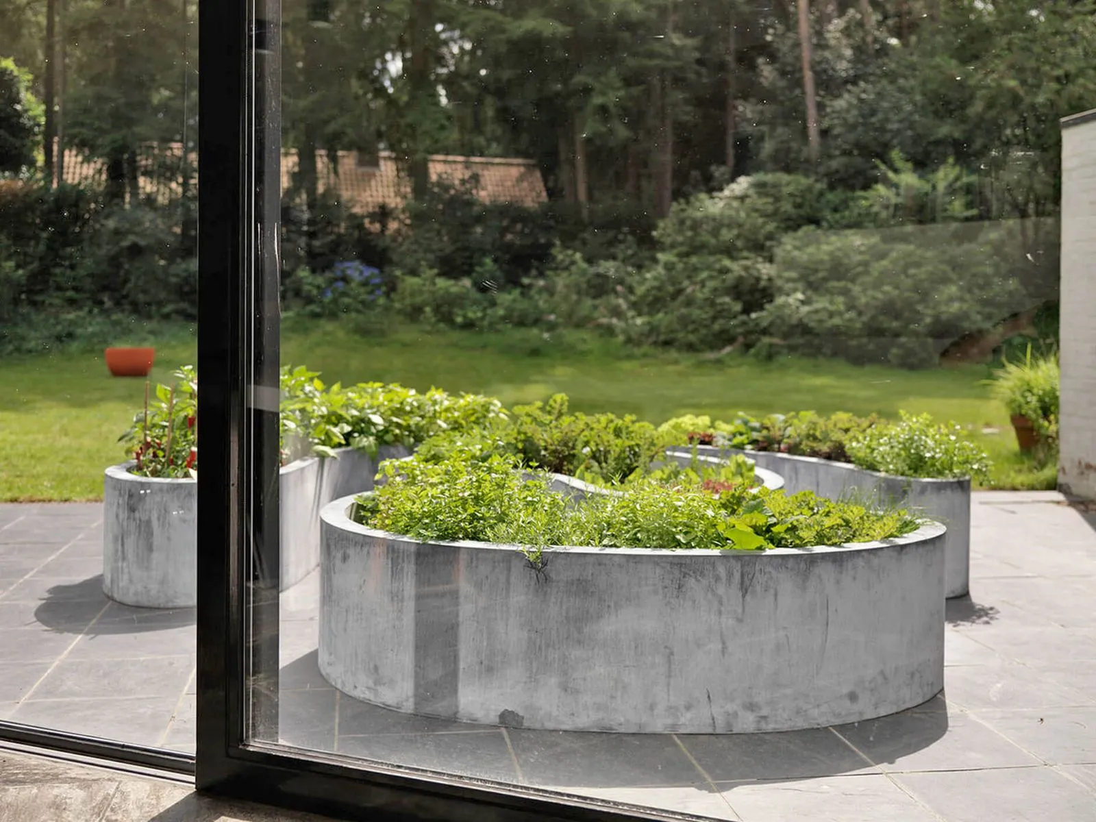 Domani - Design Pottery - Ernst Baas Tuininrichting | Design Tuinmeubelen